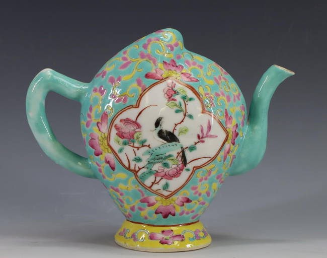 Chinese Straits Porcelain Cadogan Wine Pot