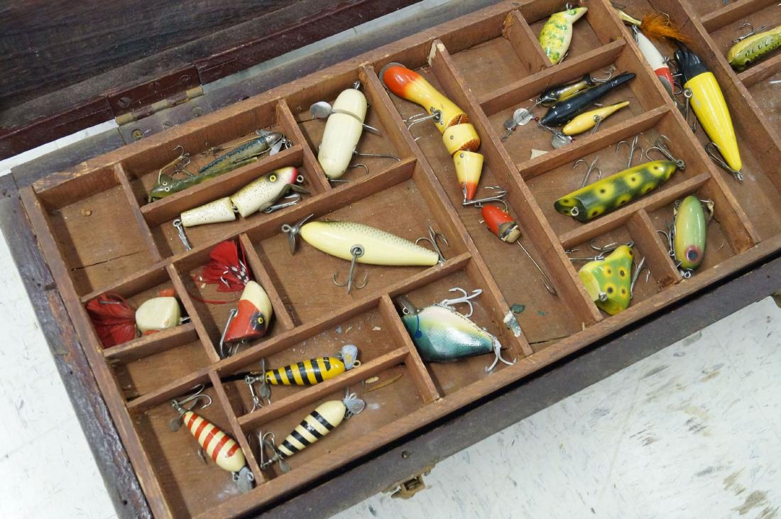 VINTAGE FISHING BOX CONTAINING MANY PLUGS, LURES AND