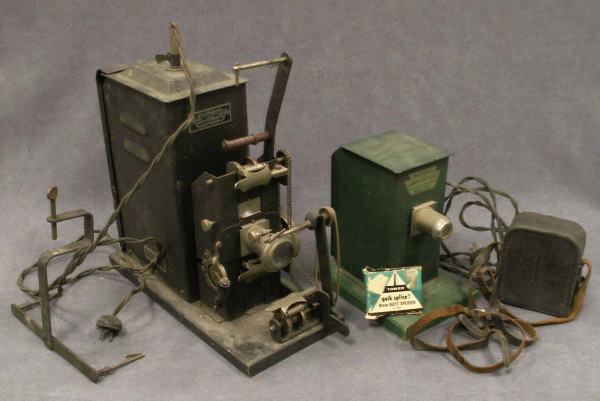 6: VINTAGE KEYSTONE MOVIEGRAPH PROJECTOR