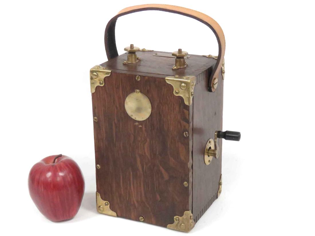 VINTAGE HOLTZER-CABOT OAK CASED CRANK LINEMANS TESTER