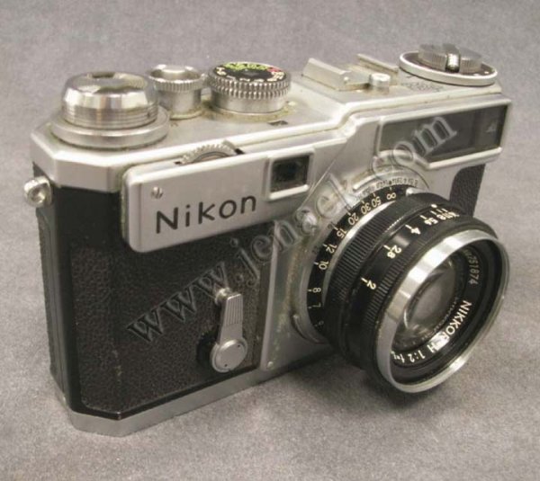 60: VINTAGE NIKON SP RANGEFINDER 35MM CAMERA #6230051