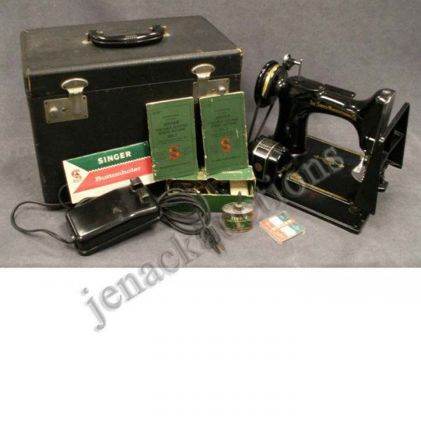 2207: SINGER PORTABLE FEATHERLIGHT SEWING MACHINE 221-1