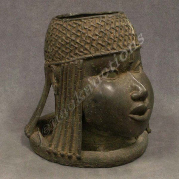 1053: BENIN BRONZE HEAD OF THE OBA
