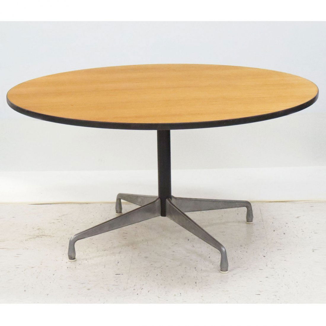 HERMAN MILLER ROUND OAK DINING TABLE - Aug 11, 2013 | William J. Jenack ...