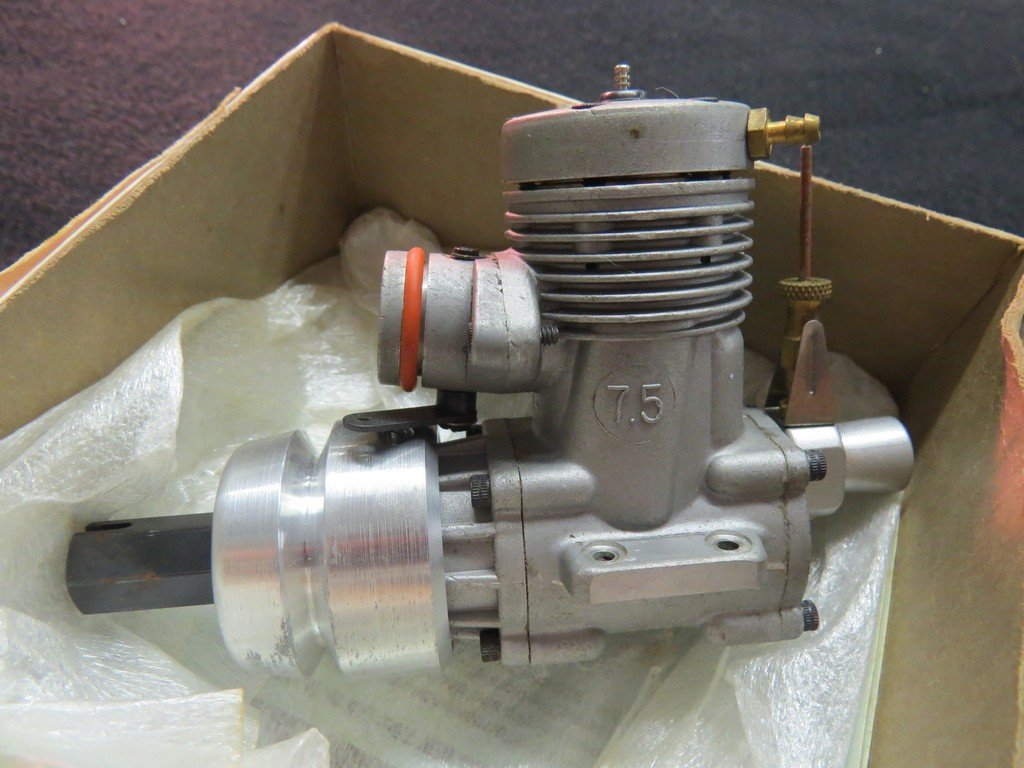 K & B 7.5CC INBOARD MARINE MODEL BOAT ENGINE