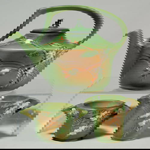 Roseville Snowberry Tea Set, Green, Chip To Spout