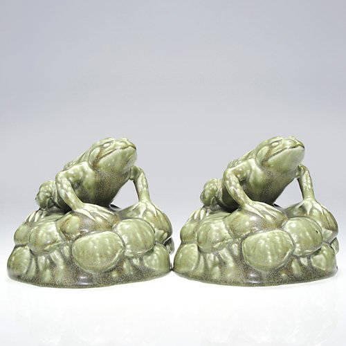 Rookwood Pair Frog Bookends, Mat Green