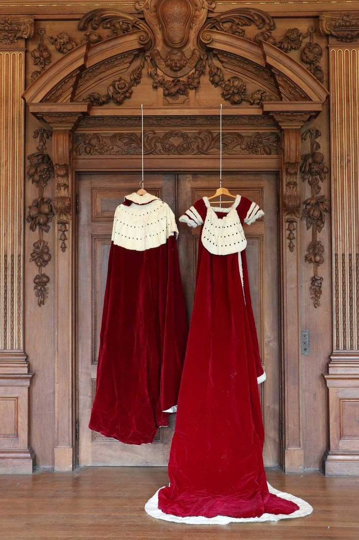 ☘ The Earls Of Iveagh Coronation Robes, Auction