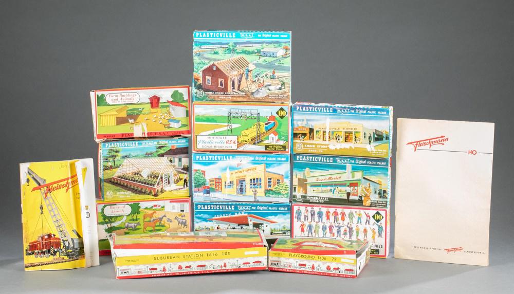 12 Plasticville Ho And O&s Scale Boxed Model Kits