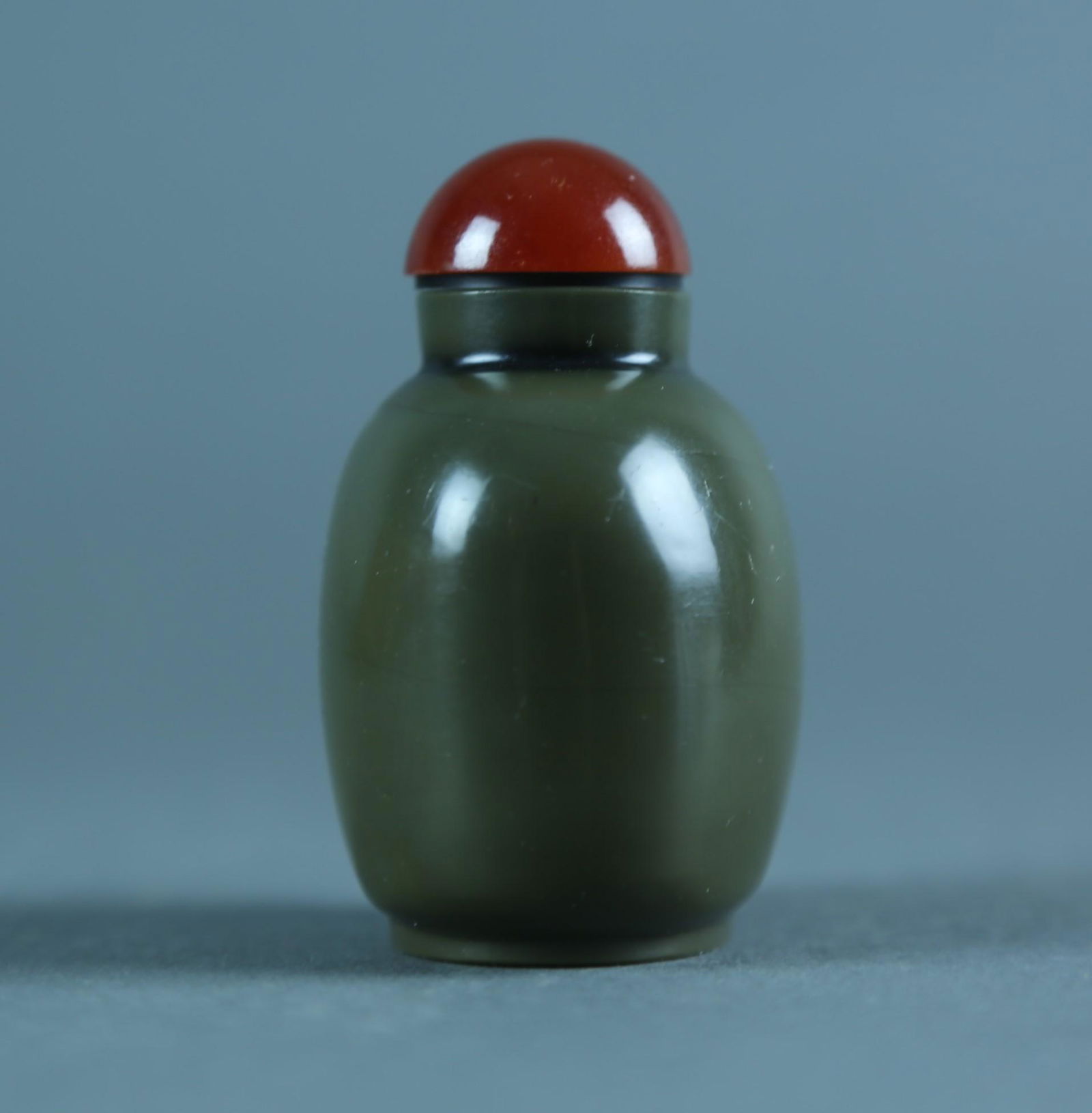 Solid Grey Green Snuff Bottle, Early 20th Century.