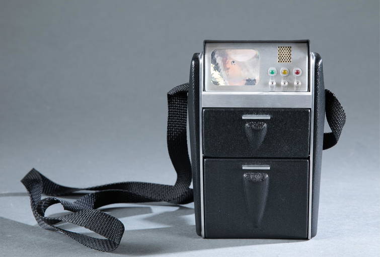 Star Trek Science Tricorder Ii Replica.