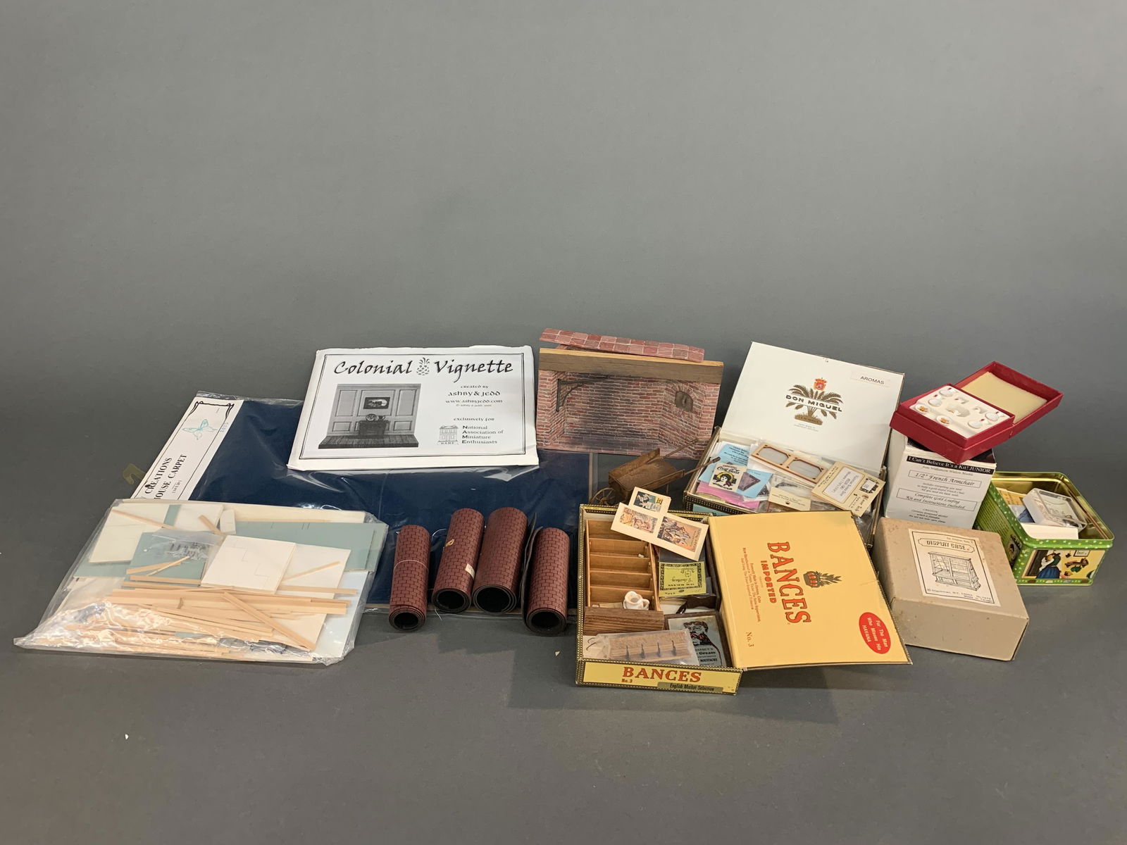 Miniature Items, Kits And Materials Auction