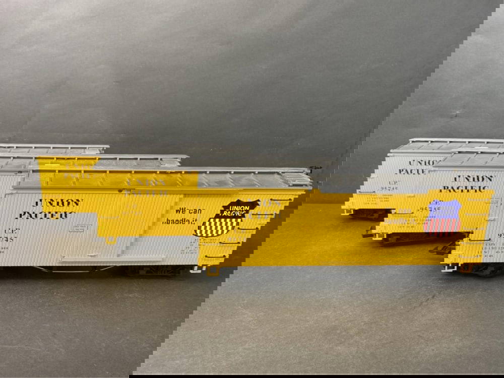 Usa Trains G-scale Box Cars - Union Pacific - R193 Auction