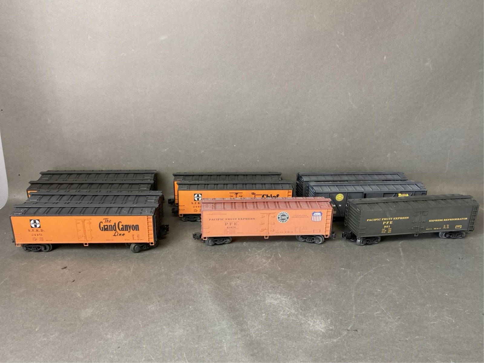 Cmp O-scale Refrigerator And Box Cars - Santa Fe ( Auction