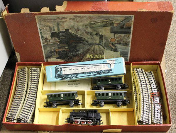 Marklin Trains Set Incl Train And Tracks. Includes: Sub