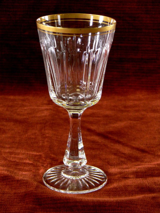20 Gold Rimmed Crystal Glasses. 10 water goblets : Lot 162