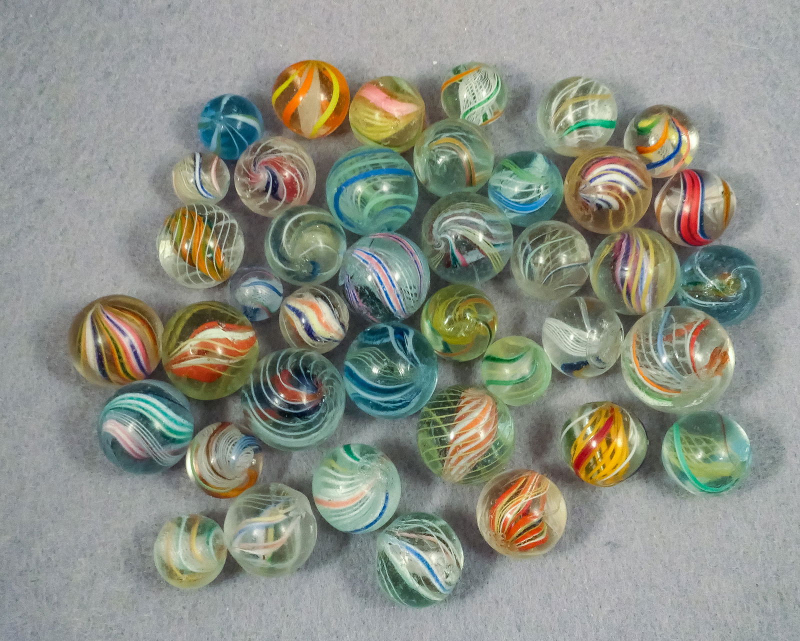 Marbles: Swirl, Assorted Core. 40 Marbles.