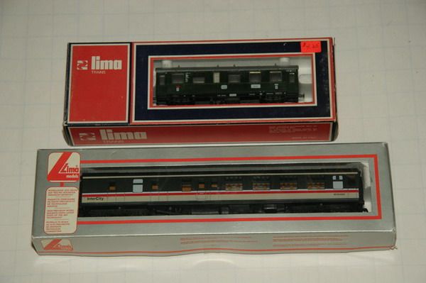 2422: GROUP OF ELEVEN LIMA HO TRAINS IN BOXES, Made in