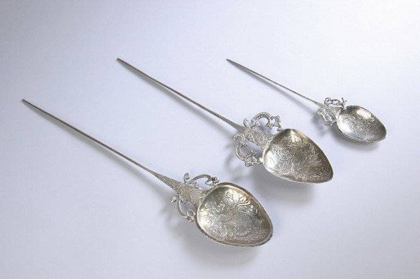 THREE PERUVIAN STERLING SILVER SPOON-SHAPED TUPU P - Apr 21, 2007 ...