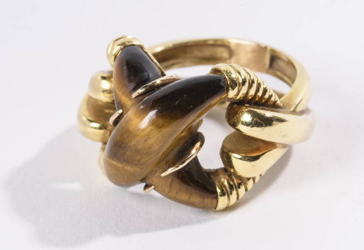 ITALIAN 18K YELLOW GOLD AND CARVED TIGER EYE RING. Carved cross-over ...