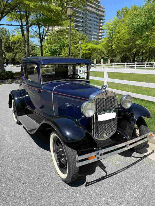 1930 FORD MODEL A DELUXE TWO-DOOR COUPE VINTAGE CAR. Hard top; navy ...
