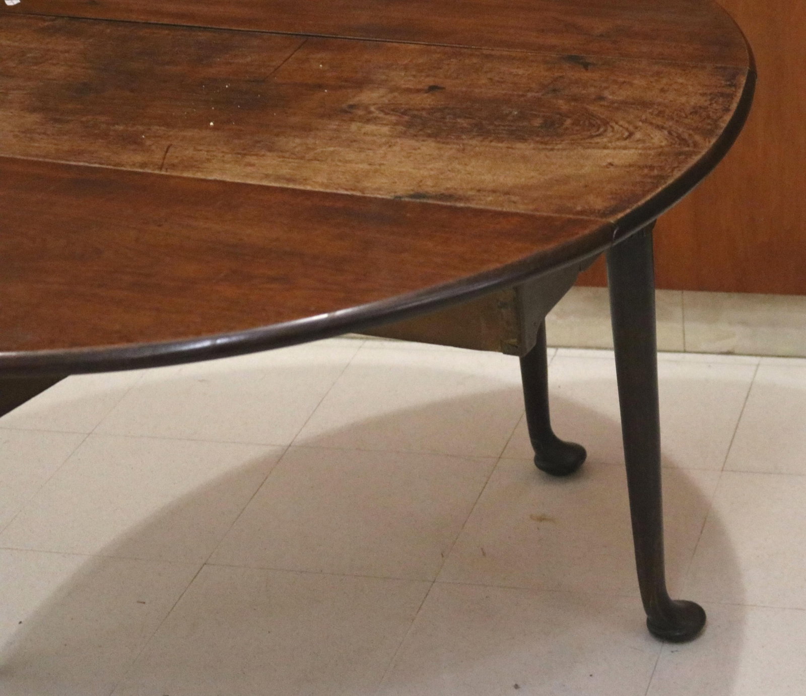 Queen Anne Walnut Oval Drop Leaf Table - H: 27 1/2 In.; W: 48 In.;. Auction