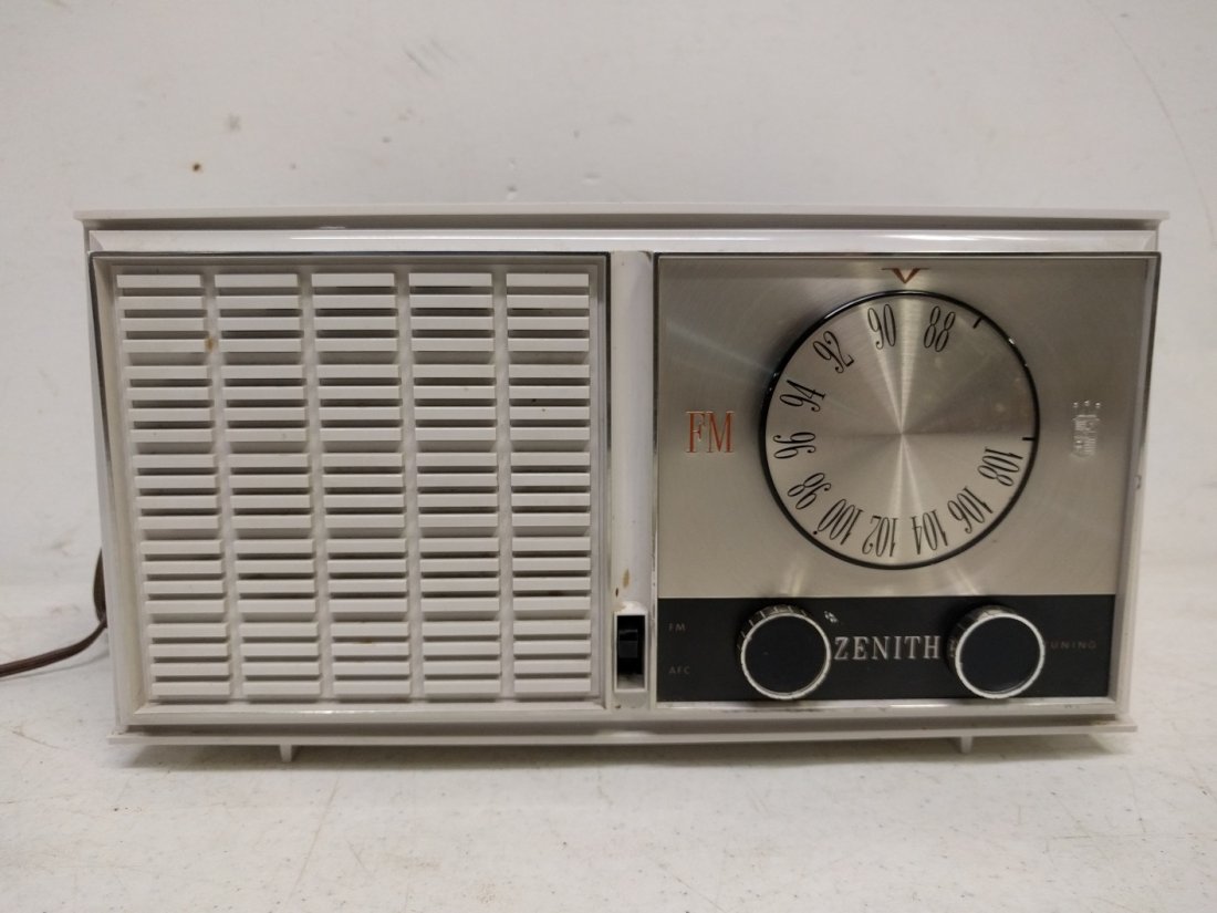 1950's Zenith M722 Radio
