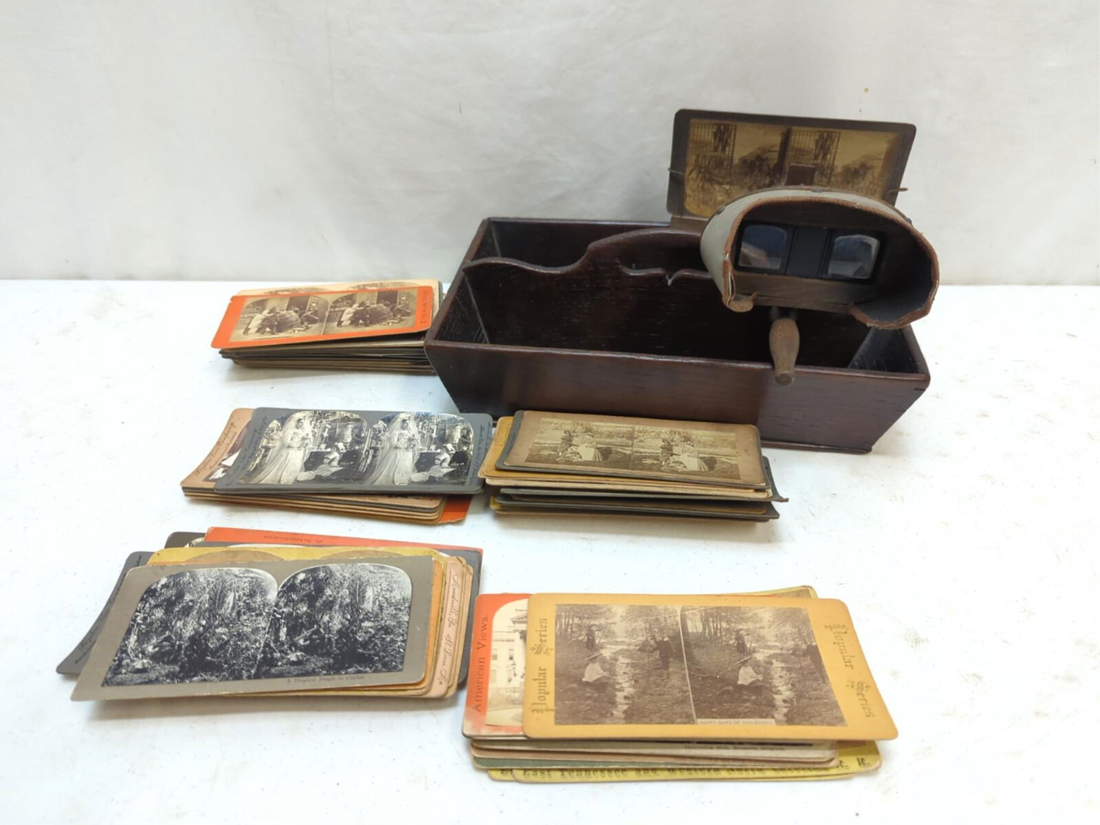 Antique Stereoscope Viewer & 60 Cards