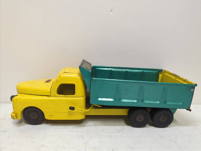 Vintage Structo Hydraulic Dump Truck