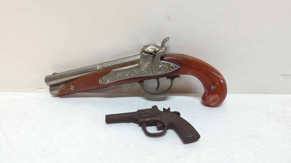 Hubley Flint Lock double barrel & small Pal cap guns (#0270) on Dec 31 ...