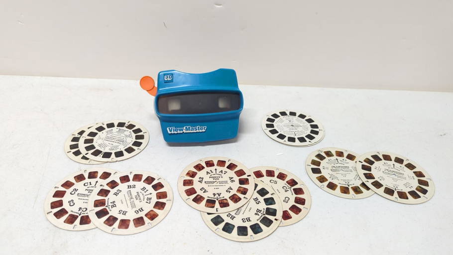 3d View Master W/ Eleven Disc.