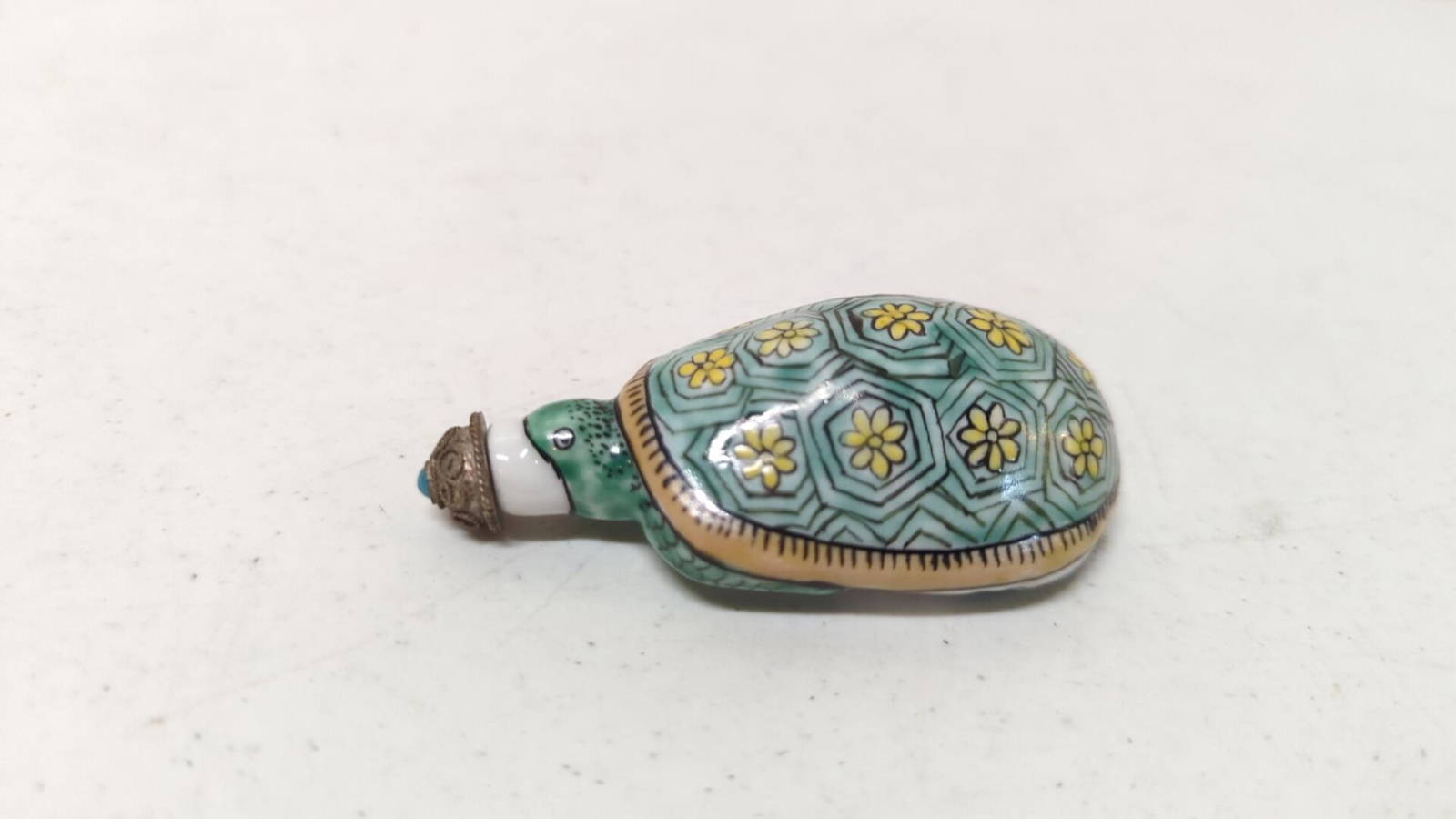 Asian Porcelain Turtle Snuff Bottle Auction