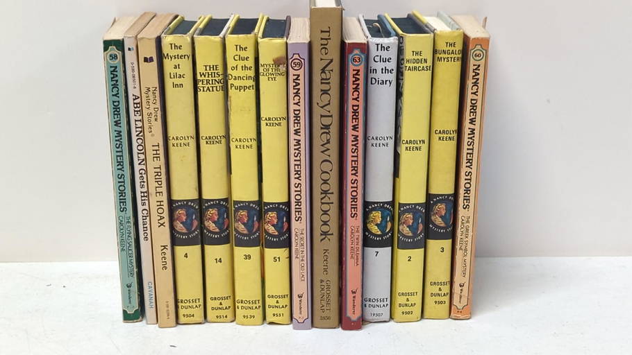 (14) Vintage Nancy Drew Books