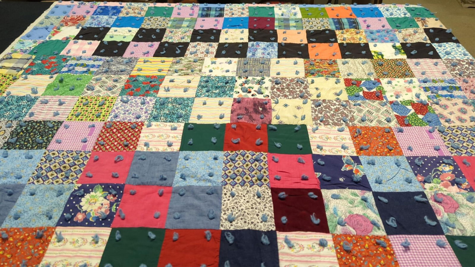 Block Tack Quilt With Buttons Auction