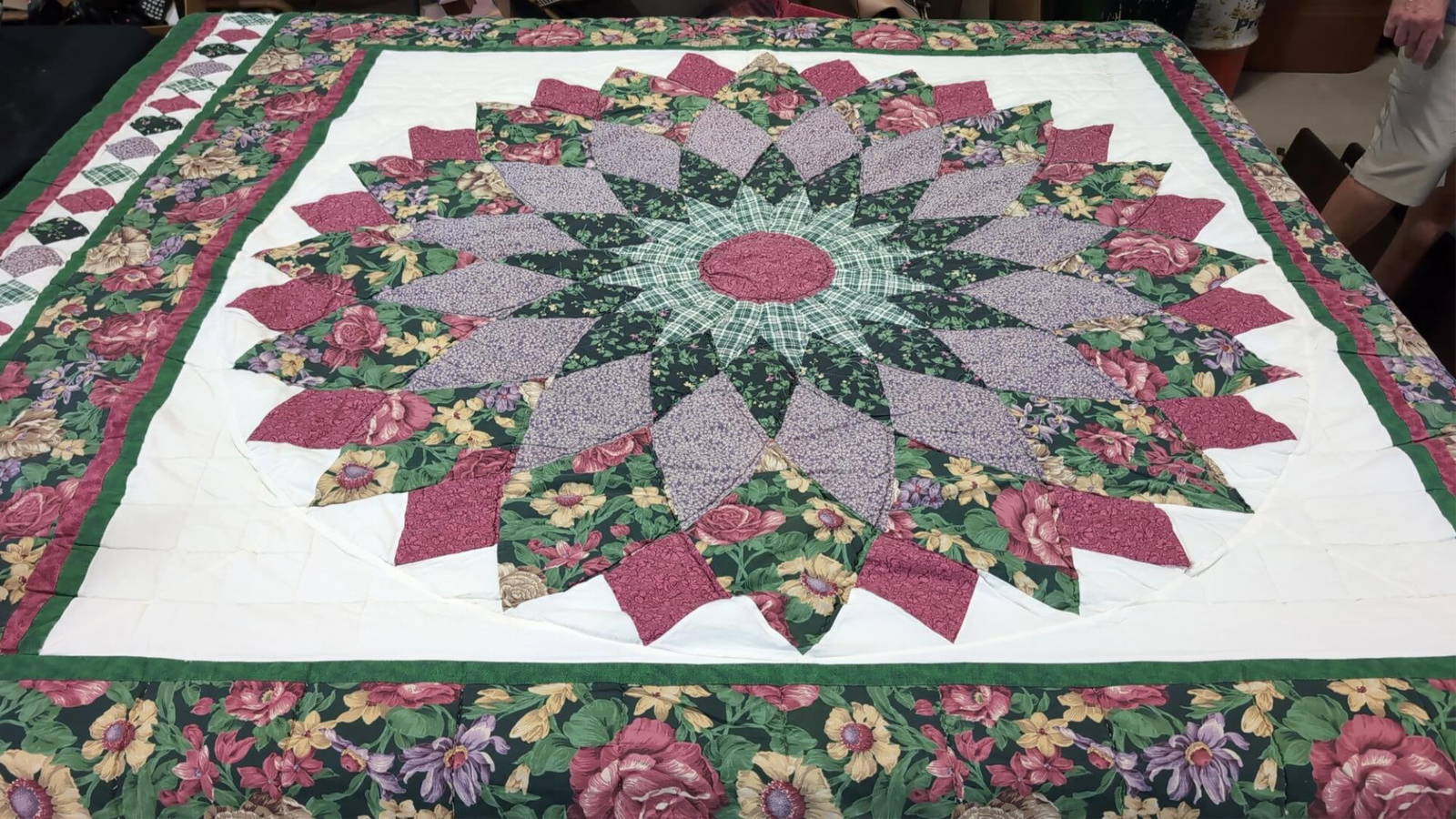 Atar Pattern Pieced Quilt Auction