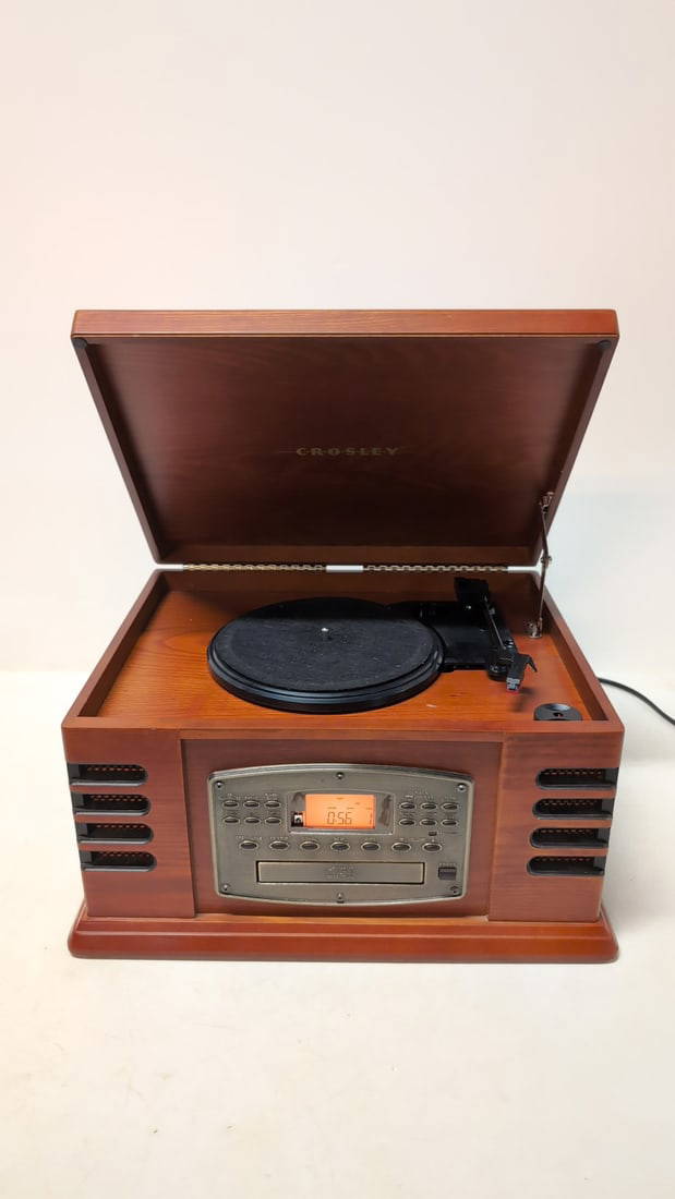 Crosley 4 In 1 Record Player, Cd And Am / Fm Radio Auction