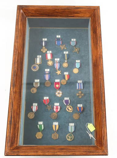 Wwii Vietnam War Us Medals Wooden Display Case
