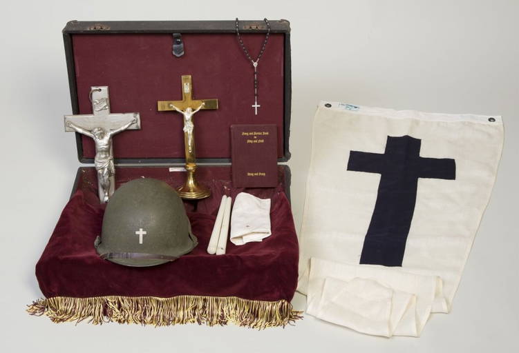 Wwii Chaplain's Kit & Battlefield Chaplain's Flag