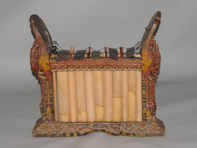 Metallophon (slenthem) Indonesien. Tragwerk Aus Holz,