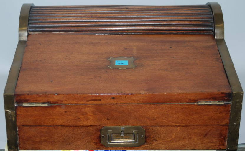 Schreibschatulle Englisch, 19.jh. Nussbaum/messing.