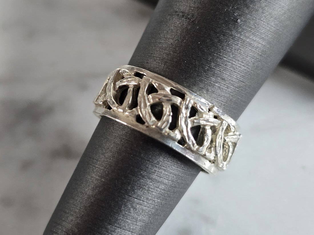 Womens Vintage Estate Sterling Silver Irish Celtic Eternity Knot Ring Auction