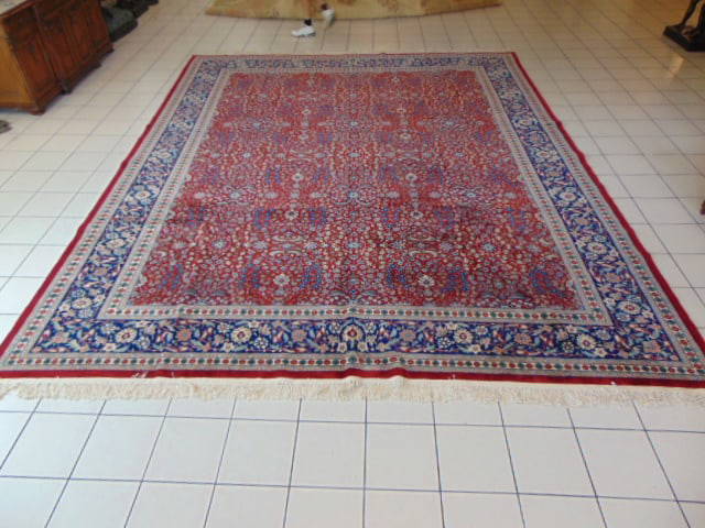 Vintage Estate Decorative Handmade Middle Eastern Rug Auction