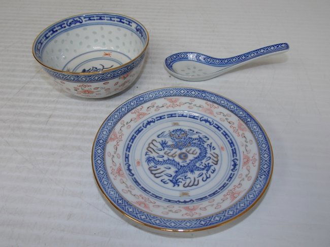 SET OF 6 VINTAGE CHINESE PORCELAIN SOUP BOWLS & SPOONS : Lot 56