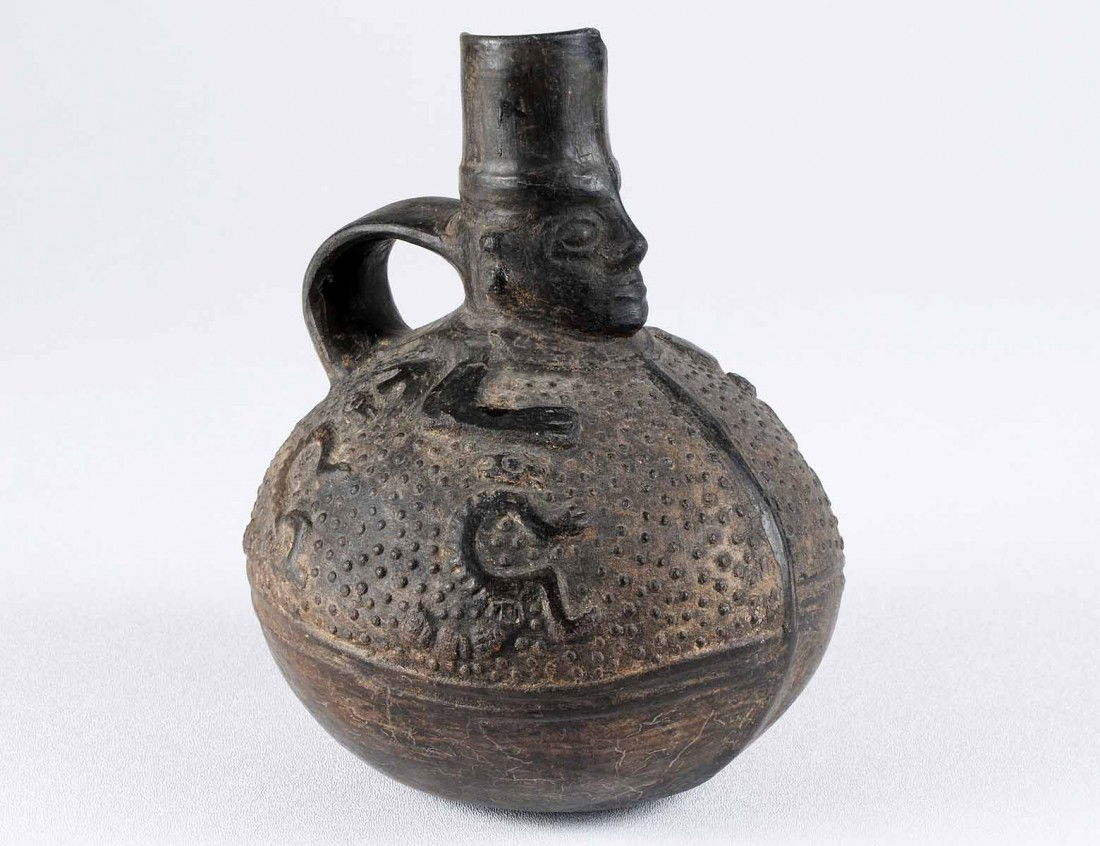 146: PRE-COLUMBIAN FIGURAL CHIMU POTTERY VESSEL
