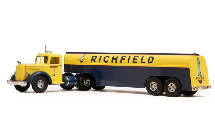 Richfield Model Tanker Truck