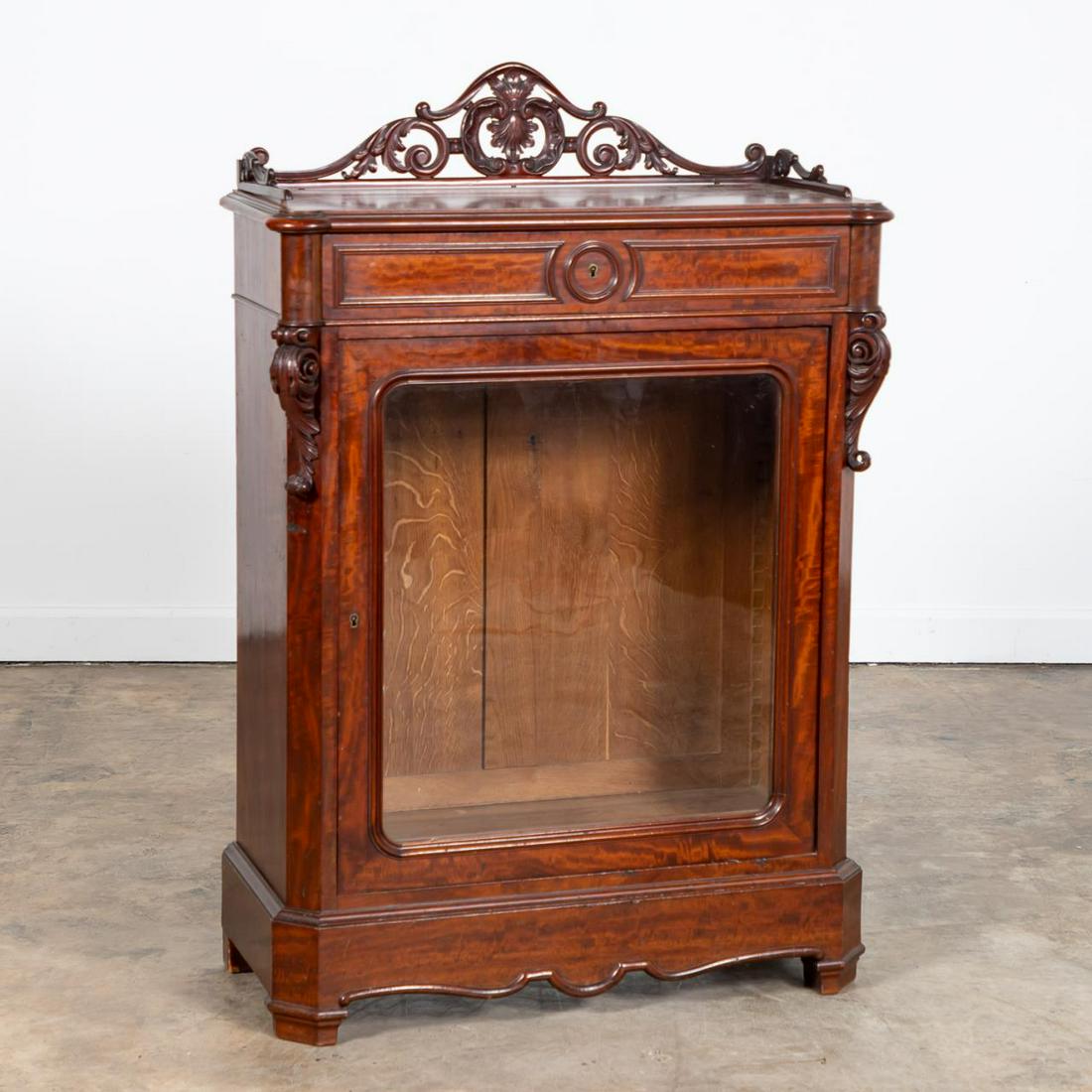 19TH C. ROCOCO REVIVAL MAHOGANY VITRINE | Barnebys