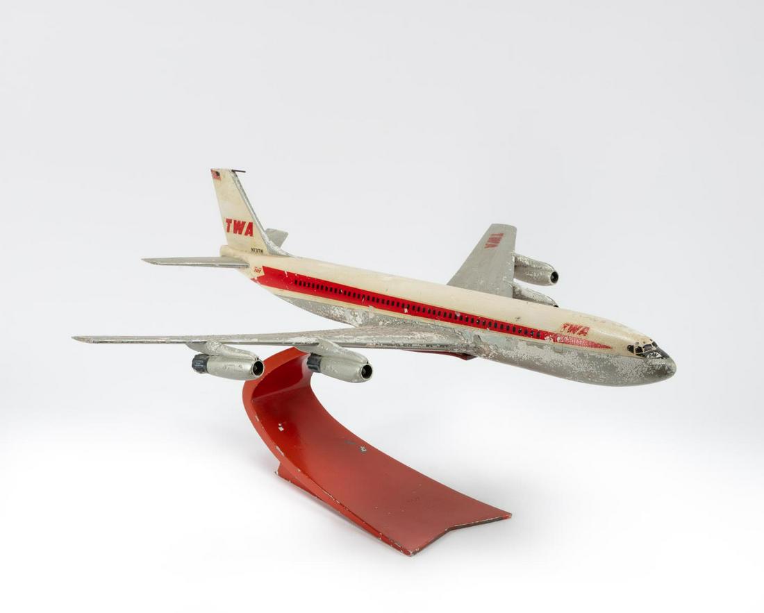 VINTAGE TWA BOEING 707 MODEL AIRPLANE | Barnebys