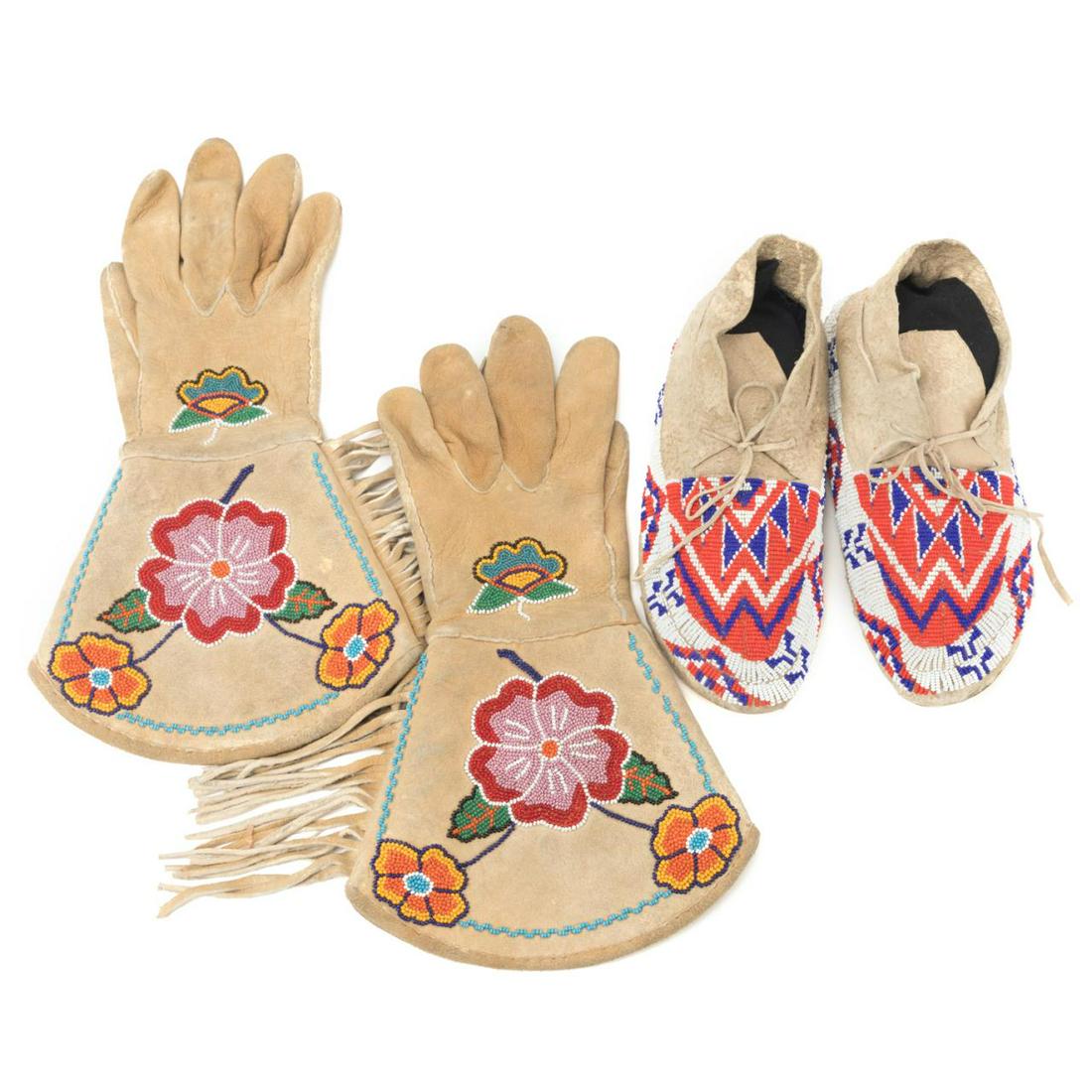 4pcs Native American Beaded Gloves & Moccasins