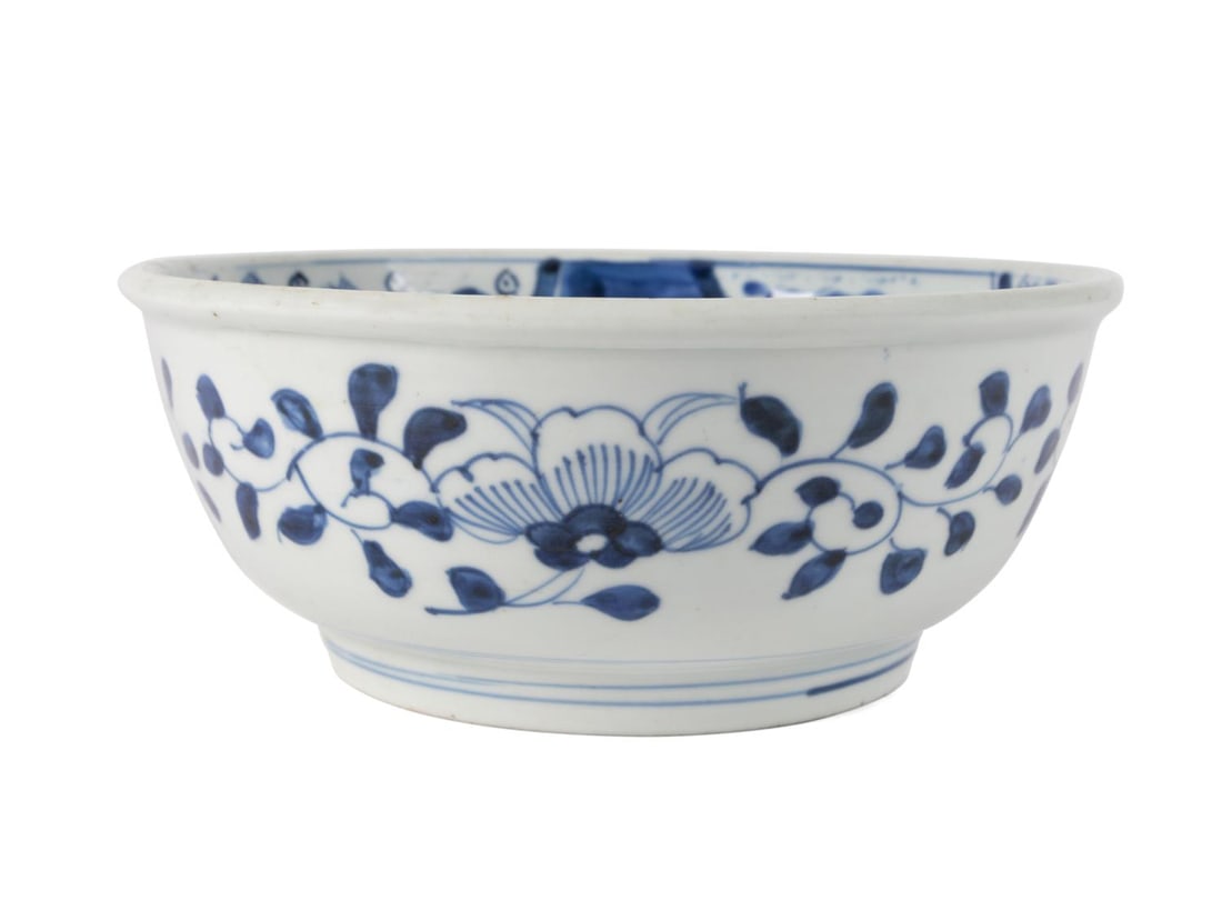 Chinese Blue & White Footed Bowl Auction