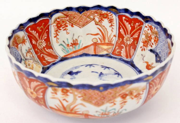 Imari Porcelain Scalloped Rim Bowl